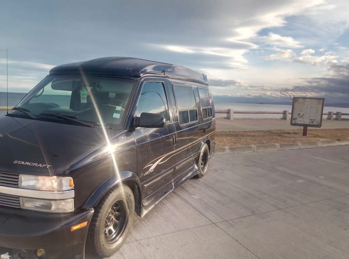 Comoda Camper Astro Van. (Automática, Licencia B) - Punta Arenas