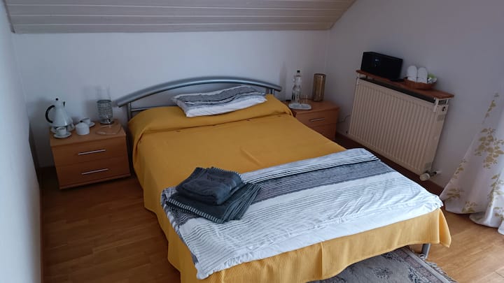 Ruhiges Zimmer (1. Og) Haus Im Grünen, (Air-cond). - Karlsruhe
