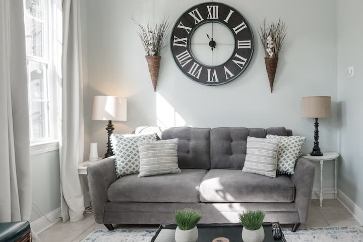 Classic Creole Cottage In Historic Neighborhood - Metairie, LA