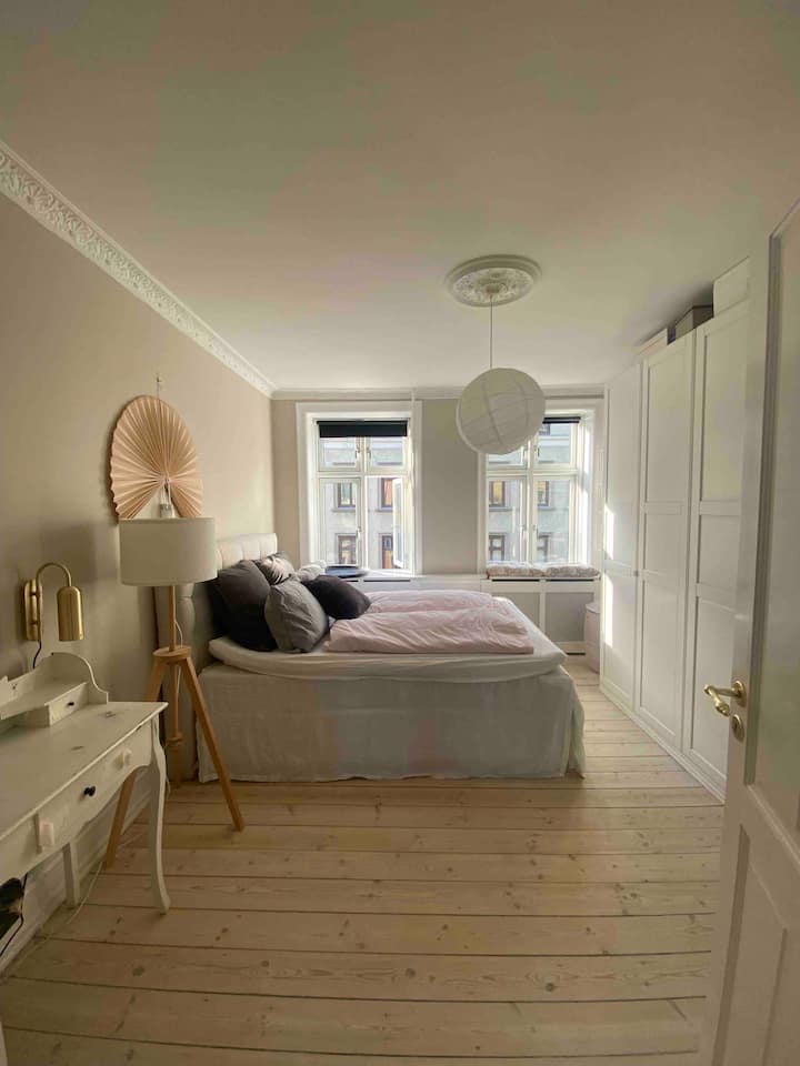 Skøn Nyrenoveret Lejlighed Med Top Placering - Copenhague