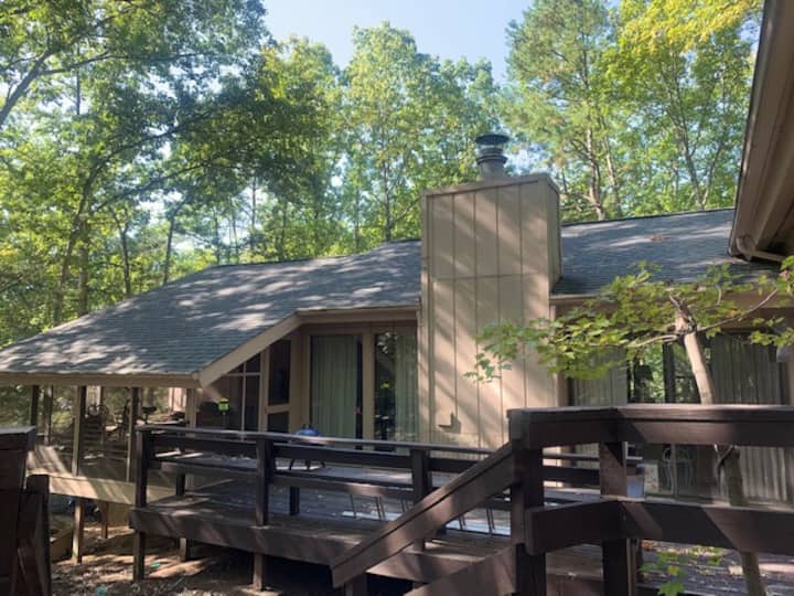 "Sleepy Hollow Retreat"  A Unique Experience - Chapel Hill, NC