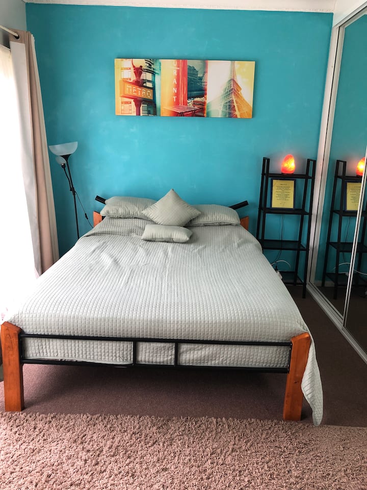 Double Bedroom With Queen Size Bed - Wollongong