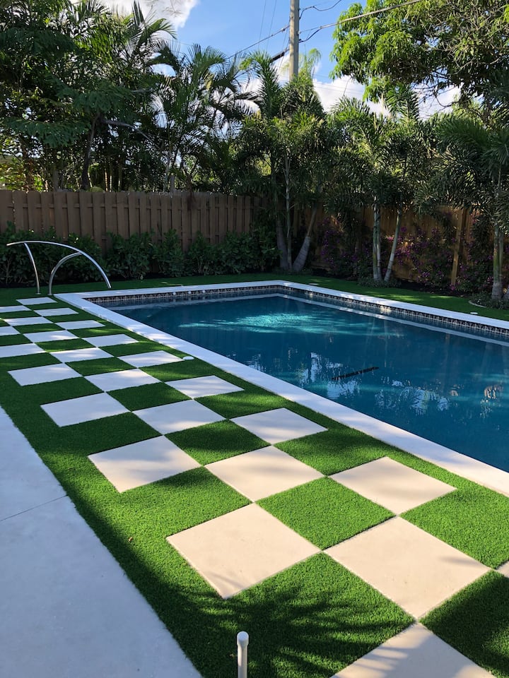 Palm Beach Chic 4br Pool Home-walk To Shops + Eats - West Palm Beach, FL