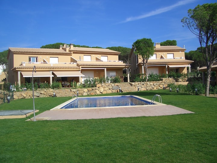 Casa Con Piscina Comunitaria - L'Escala