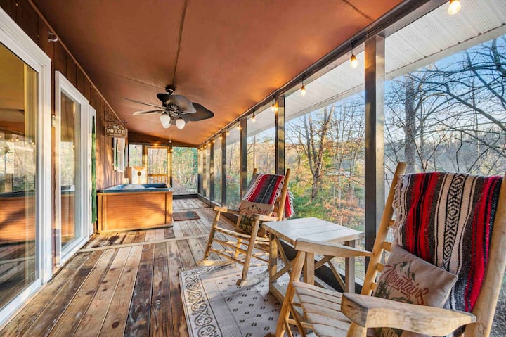 Private Oasis W/ Hot Tub! Close To Everything! - Gatlinburg