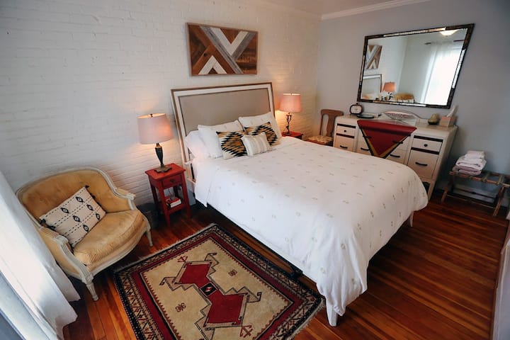 Main St. Apt (2-3 Bedrooms) With Outdoor Space - Red Hook, NY