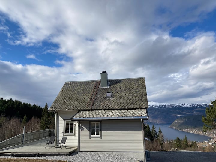 Hus Med Fjordutsikt - Olden