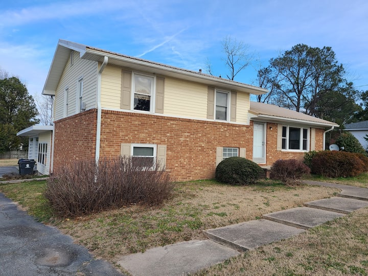 House On The Hill, 4 Bedrooms, 2 Bt, 2 Living Room - Lake royale, Spring Hope