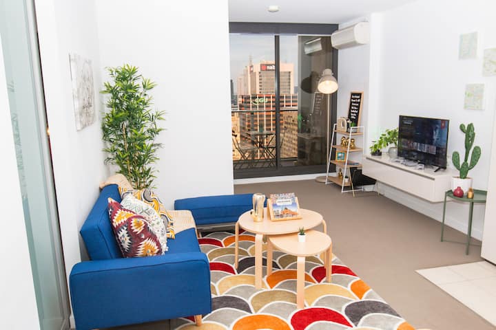 Retroland! Skyscraper Oasis With Stunning Dt View - Melbourne