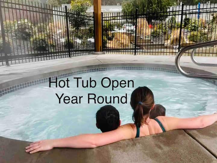 Rathtrevor Beach Condo With Hot Tub - Parksville