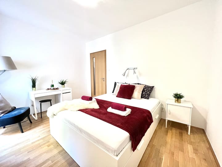 Stunning Home W/french Balcony+ac+tv@ Szimpla Kert - Budapest