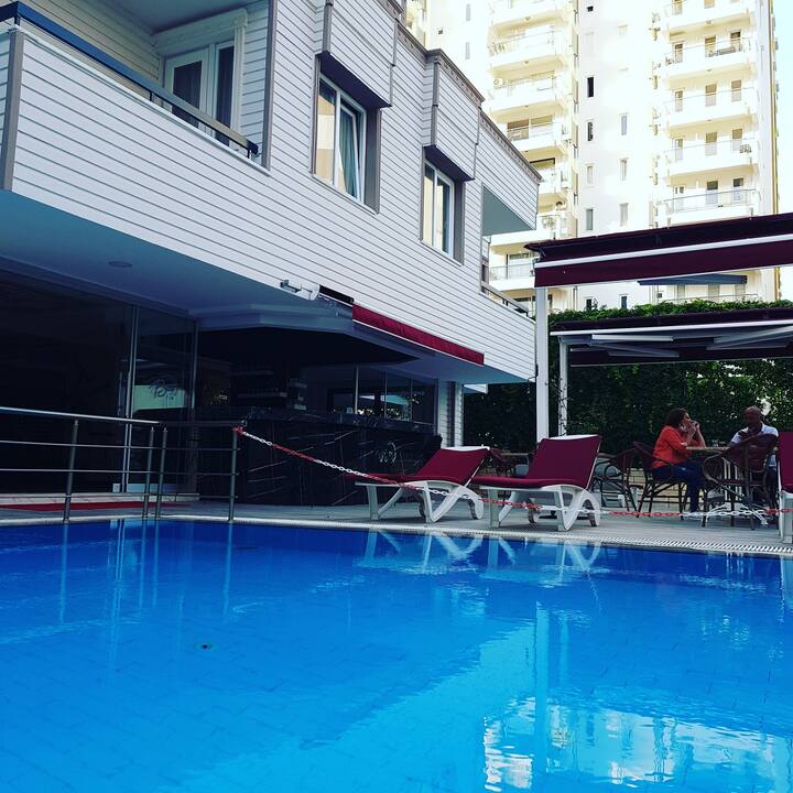 Lara Plaja En Yakın Otel Bi̇r Hotel - Antalya