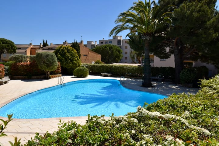 Piscine,parking, à 2min De La Plage - Bandol