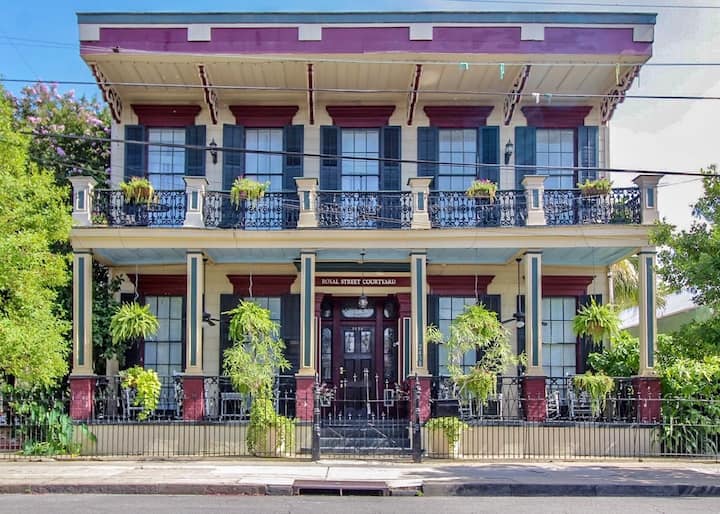 One-of-a-kind 11bd Mansion | Walk To Quarter - Metairie, LA