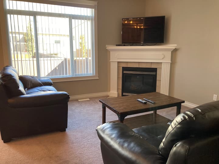 2 Bedroom, 2.5 Bath Duplex With Double Garage - Grande Prairie