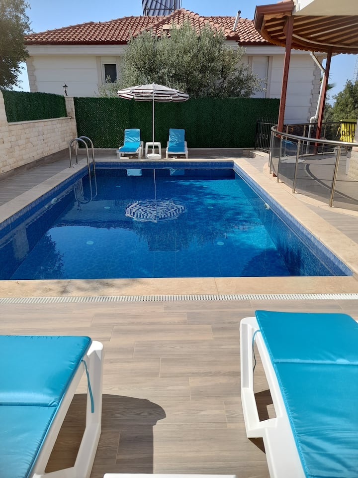 Havuzlu Ve Denize Yakın,geniş Aileler Için Villa - Demre
