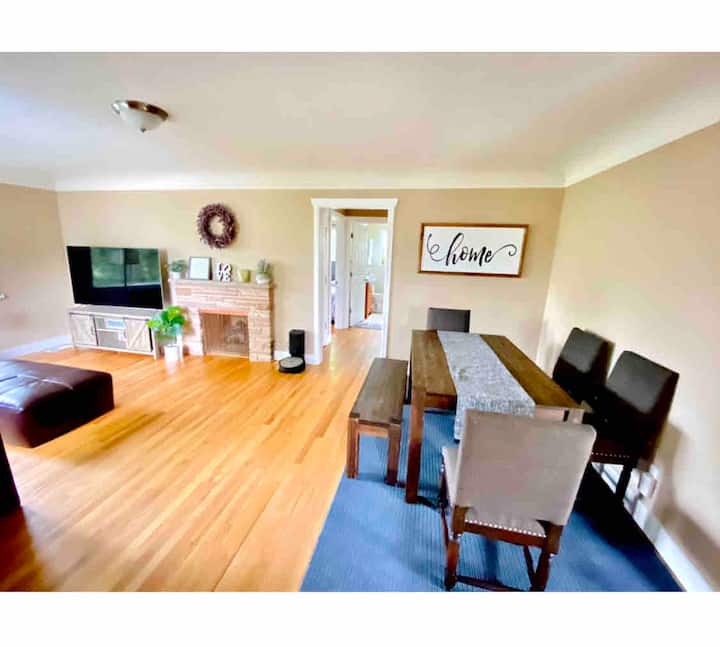 Newly Renovated Home ( Up To 10guests) - レントン, WA