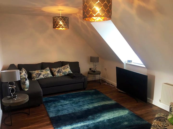Refurbished, Stylish Town Apartment With Parking. - Shrewsbury