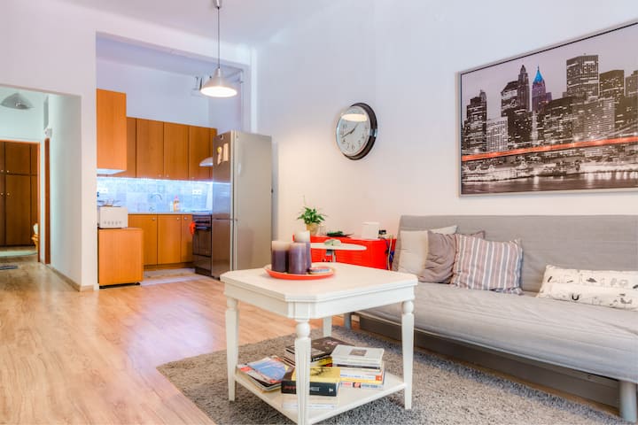 Renovated, Open And Functional Old City House - Héraklion