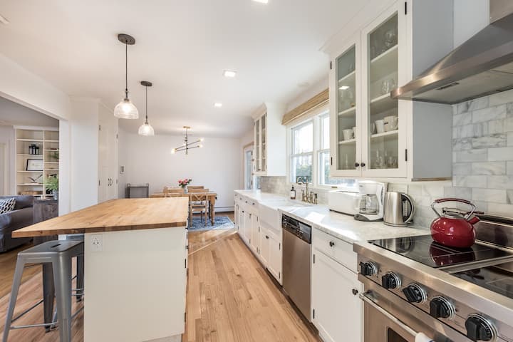 Renovated 3br Close To Town And Beaches + Hot Tub - The Hamptons, NY