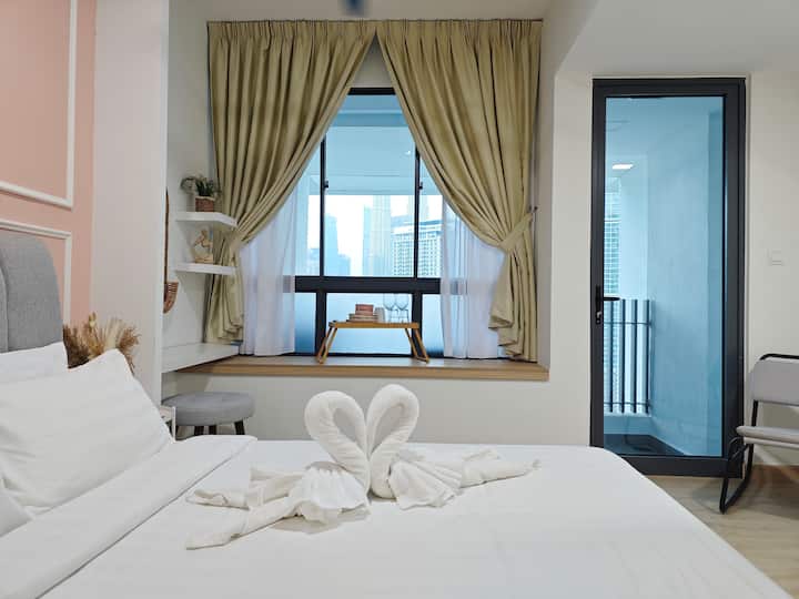 Infinitum Colony Klcc Couple - Kuala Lumpur