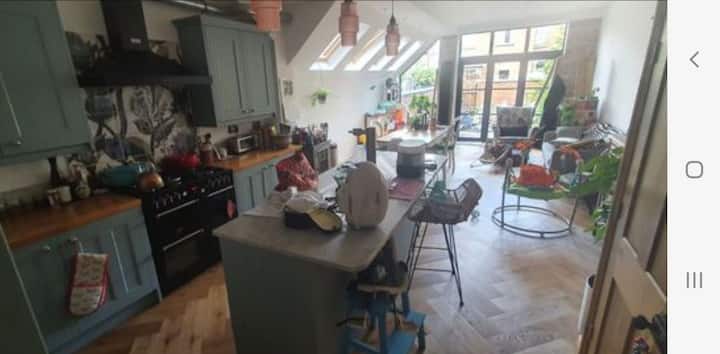 Bright & Spacious Double Rooms In Old Trafford - Manchester
