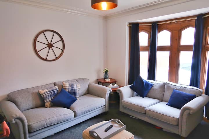 Seaside House Sleeps 8 | Parking | Walk To Beach - Scarborough