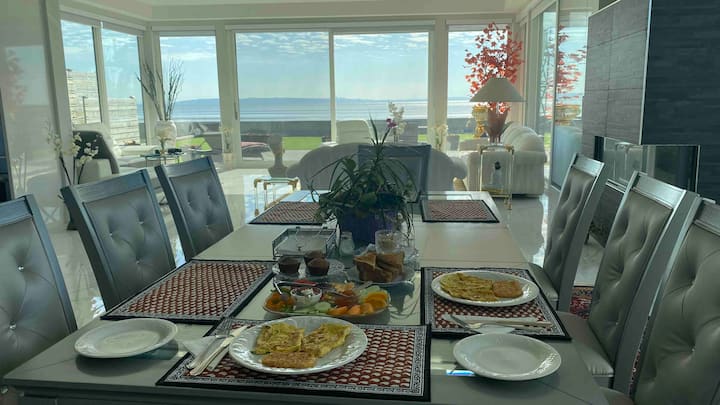 Beachfront B&b,(3 Rooms) Oceanview ! Breakfast - Delta