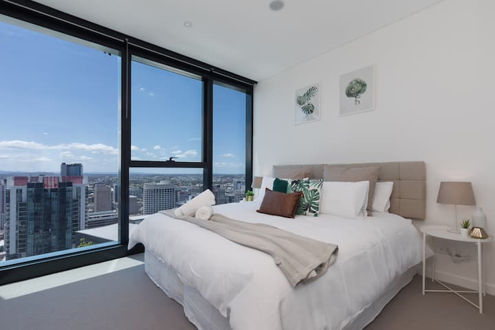 Amazing Views Spacious Living In Skytower! Carpark - ブリスベン