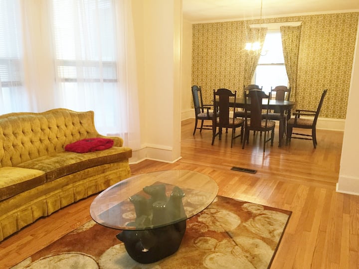 Bedroom With Private Bath In Victorian House - Urbana, IL