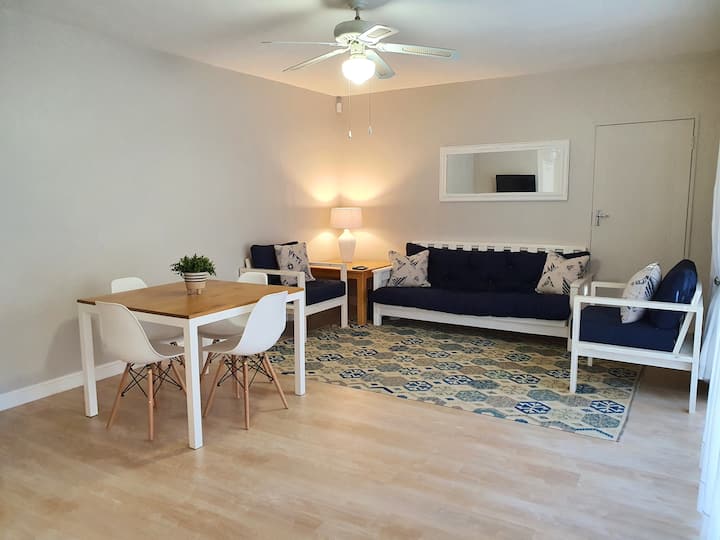 Strandloper - Spacious Beach Apartment - Somerset West