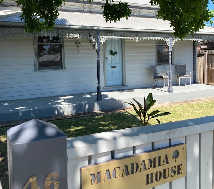 Macadamia House Victorian Classic Modern Comfort - Drysdale