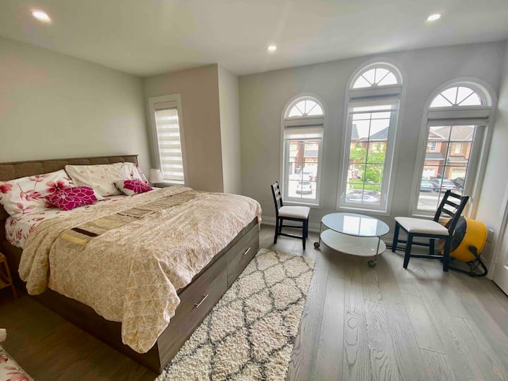 Luxurious Private Room In House With Ensuite Bath - Mississauga