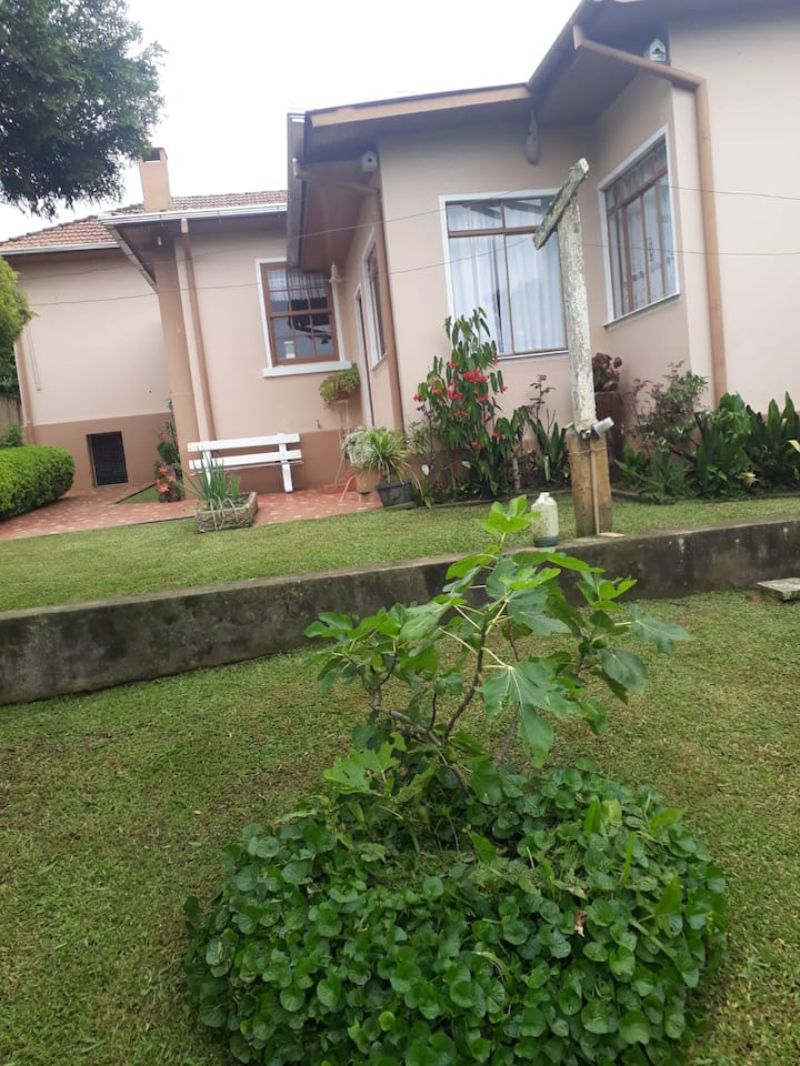 Casa No Centro Com Espaço Externo Amplo - Campo Alegre
