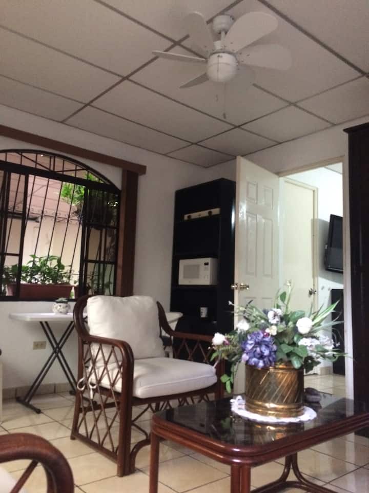 Your Cozy And Clean  Stay In The Heart Of The Town - San Salvador