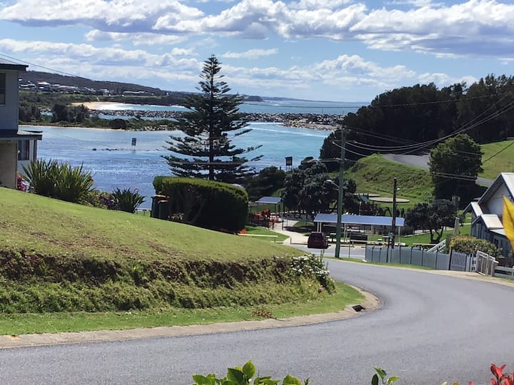 Open House In Narooma. 5 Guests. 2 Bathrooms - Narooma