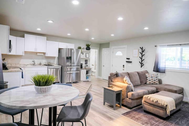 Work And Play! Modern Apartment Near Downtown! - Salt Lake City, UT