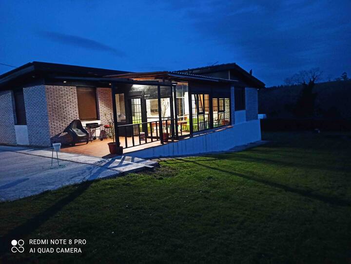 Acogedora Casa En La Ría Cubas - Santander