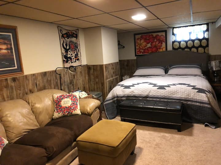 G. Spacious Suite In Basement With Sliding Door - Sheridan, WY