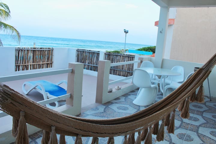 Ocean View Villa W/ Balcony, Pool & Wifi - Isla Mujeres