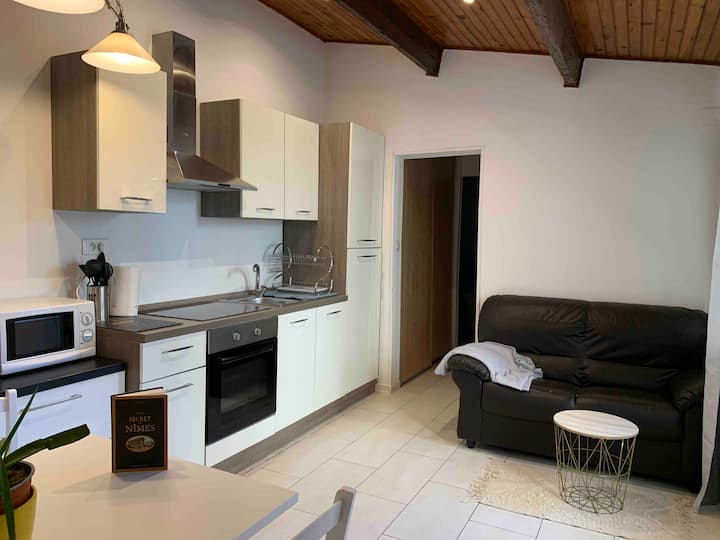 Nimes: Logement Entier Proximité Gare Et Du Centre - Nîmes