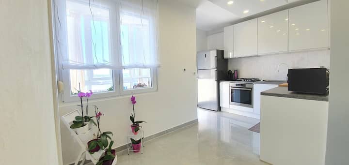 Apartman N&n(2+2)with 2 Balcony,300m From The Sea - Pula