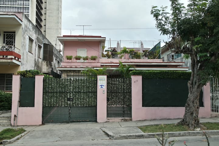 Casa De 2 Plantas Con Terrazas - Havana