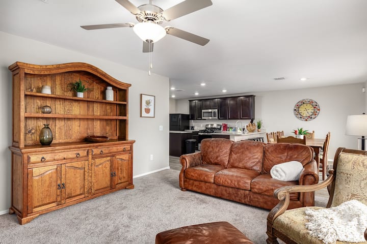 5 Bedroom 3 Full Bath Convenient Location With Spa - ツーソン, AZ