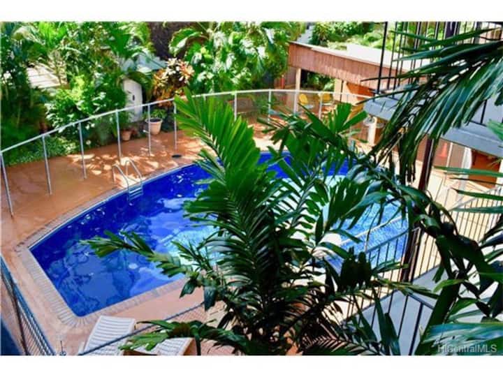 Clean & Comfy Studio In The Heart Of Waikiki. - Honolulu, HI
