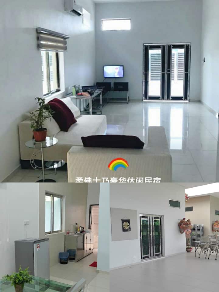 Senai Luxury 4 Br Swimming Pool Homestay - Senai