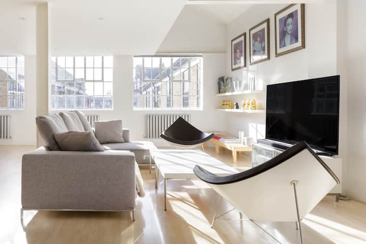 Trendy East London Loft Where Hi-tech Meets Luxury - London