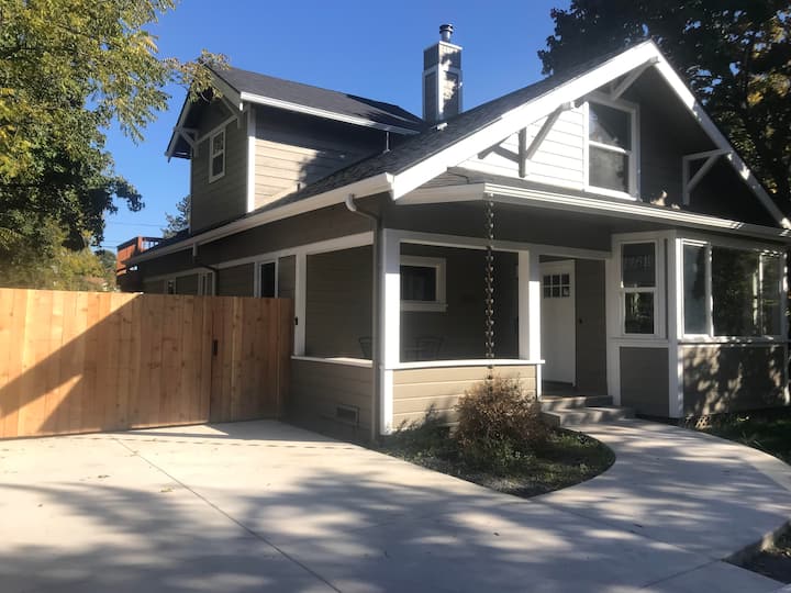 Upstairs 1 Bedroom Loft Close To Everything - Eugene, OR