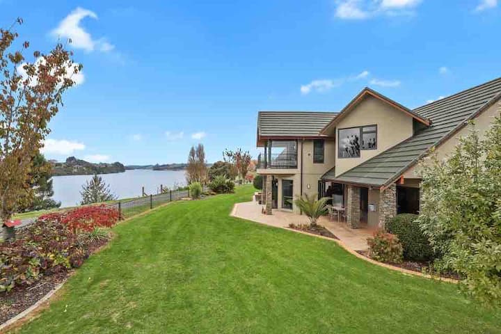 Stunning Lake Views Karapiro -