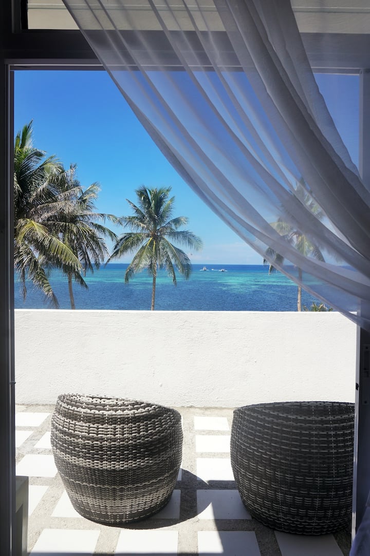 Two Bedroom Beachfront Penthouse - Malay